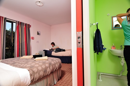 backpacker hostel Nelson rooms and rates